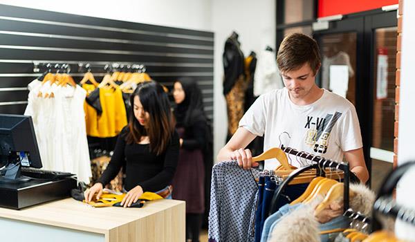 Certificate III in Retail - Retail - TAFE SA