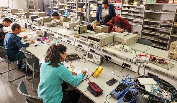 Certificate II in Electronics - Electronics and Communications - TAFE SA